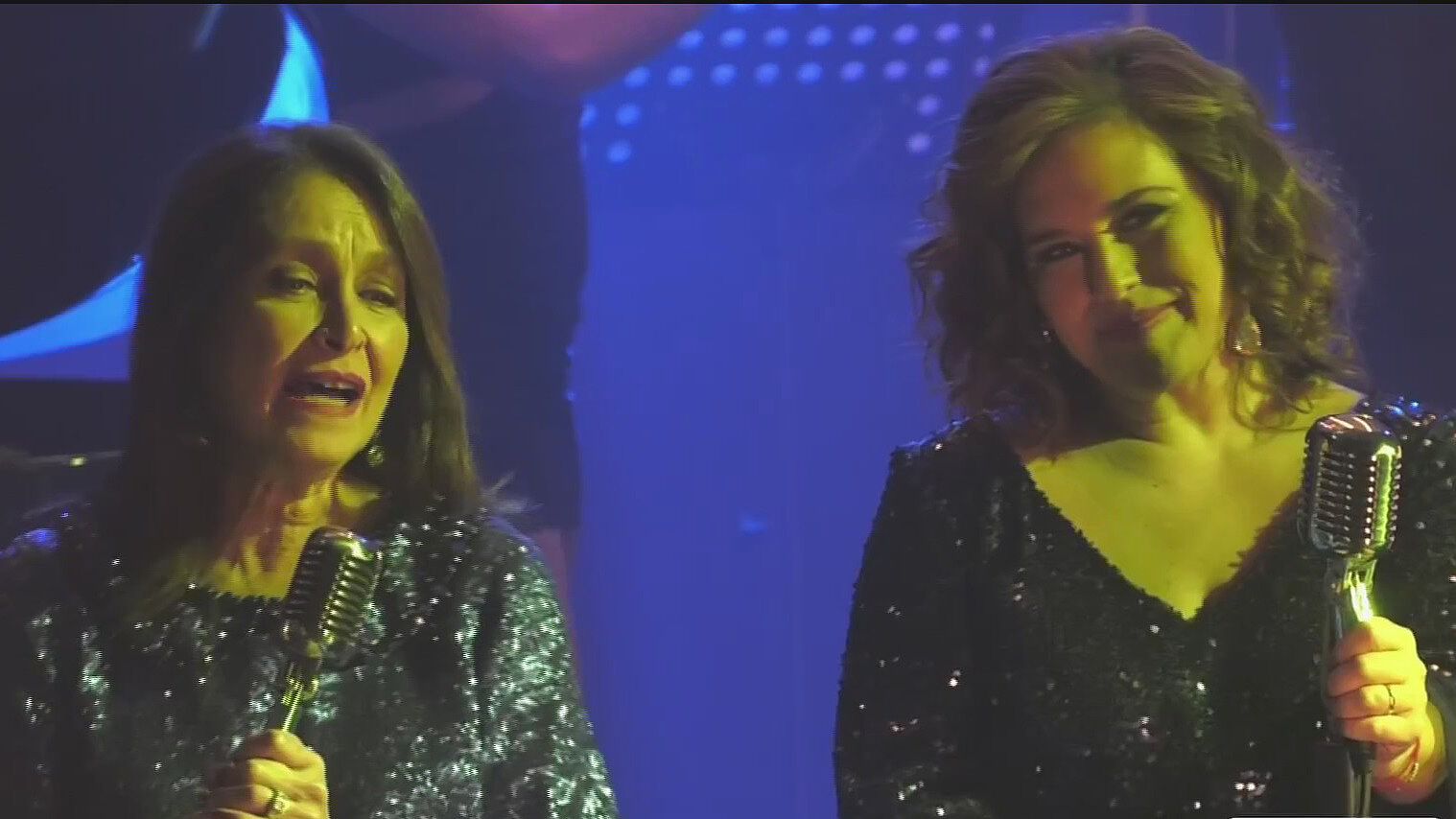 Daniela Romo y Angélica Vale Estrenan Canción Juntas; Así Es | N+