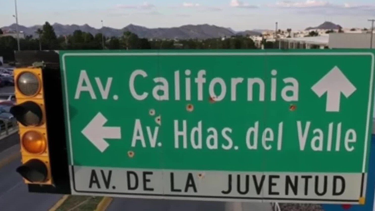 Amanece Semáforo con Múltiples Impactos de Bala en Chihuahua | N+