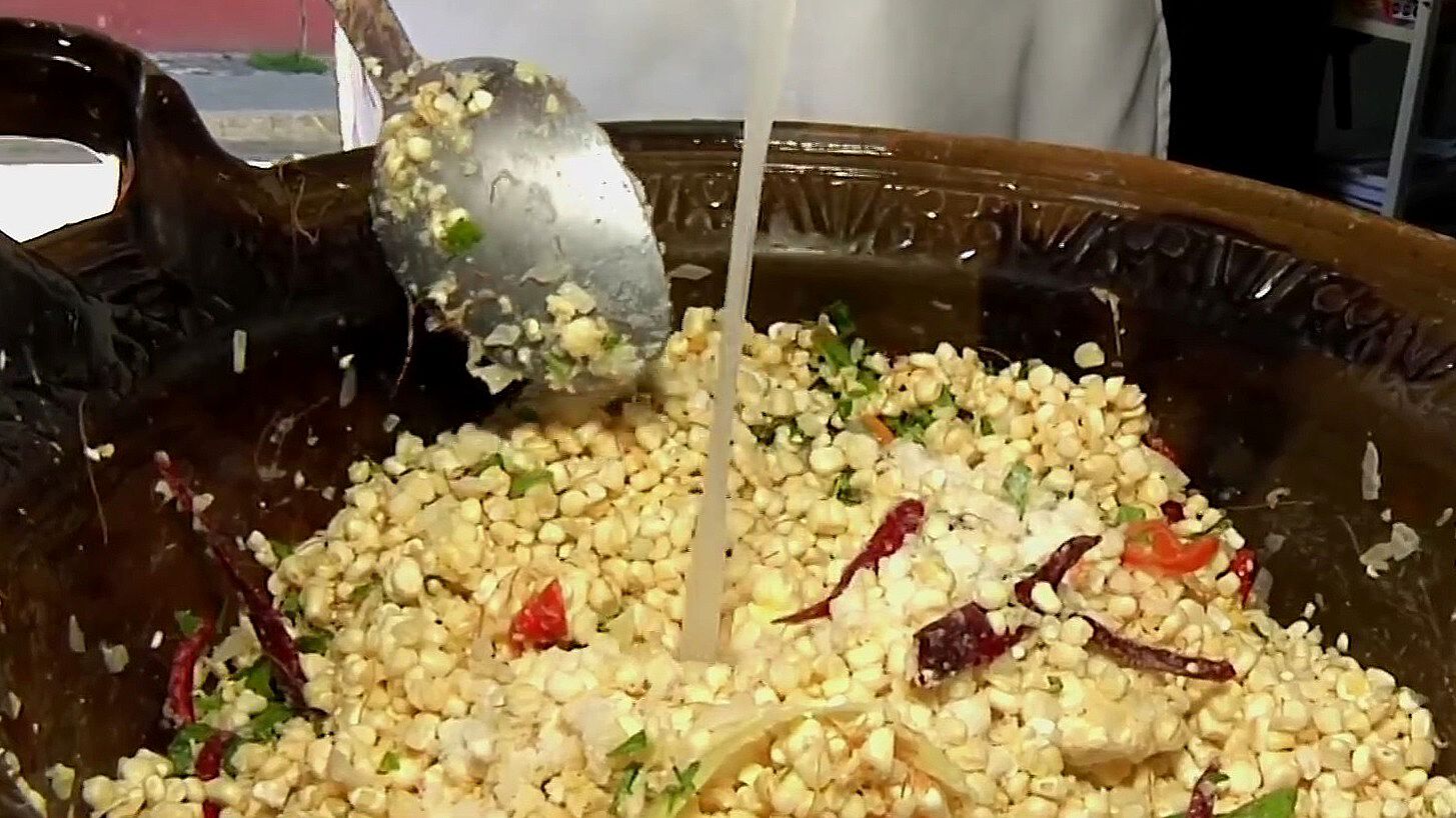Esquites con Toque Especial de Pulque en Real del Monte | N+