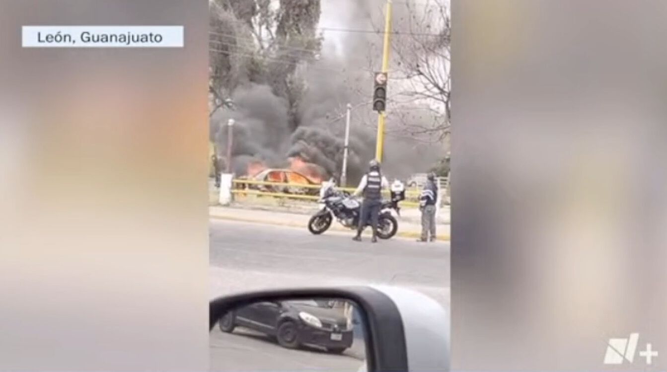 Incendian Carro con Conductor Adentro en León | N+