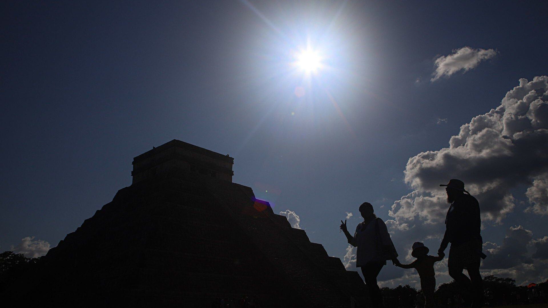 ¿Qué Es el Día del Cenit o Día Sin Sombra que se Celebra en Yucatán? | N+